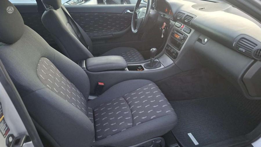 Grey Mercedes-Benz c-220 2002 in Kaunas, with an engine capacity of 2.15 L and mileage of 219 thousand km for 2750 €, photo 10 on AUTOMOTO.COM.LV