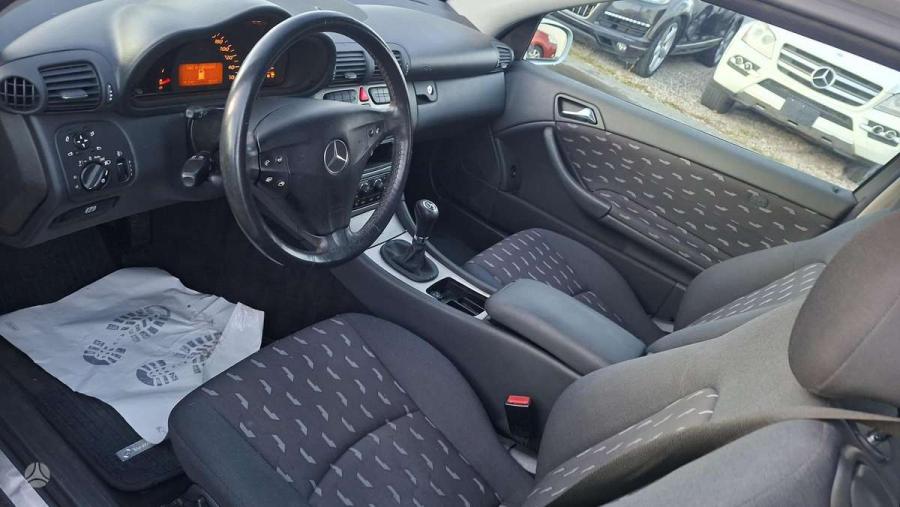 Grey Mercedes-Benz c-220 2002 in Kaunas, with an engine capacity of 2.15 L and mileage of 219 thousand km for 2750 €, photo 12 on AUTOMOTO.COM.LV