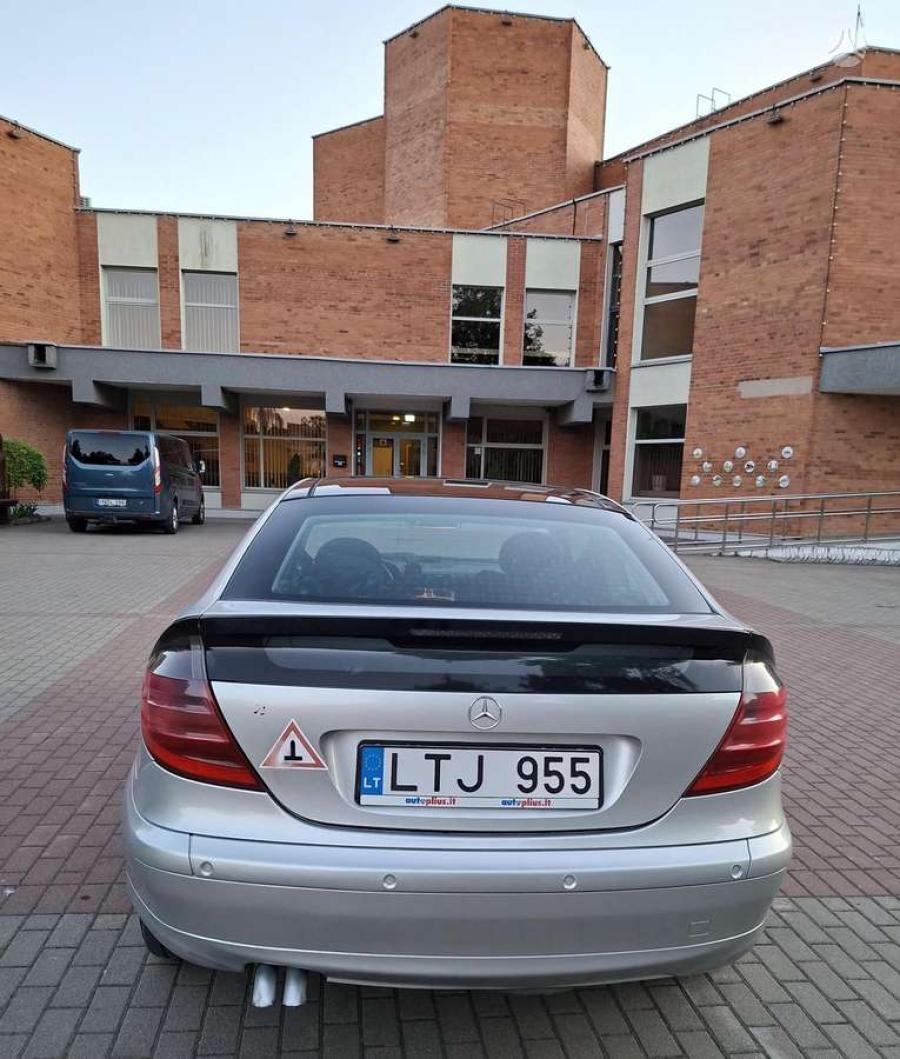 Pelēks Mercedes-Benz c-220 2003 Radviliškis, ar dzinēja tilpumu 2.15 L un nobraukumu 350 tūkst. km par 2200 €, foto 4 vietnē AUTOMOTO.COM.LV