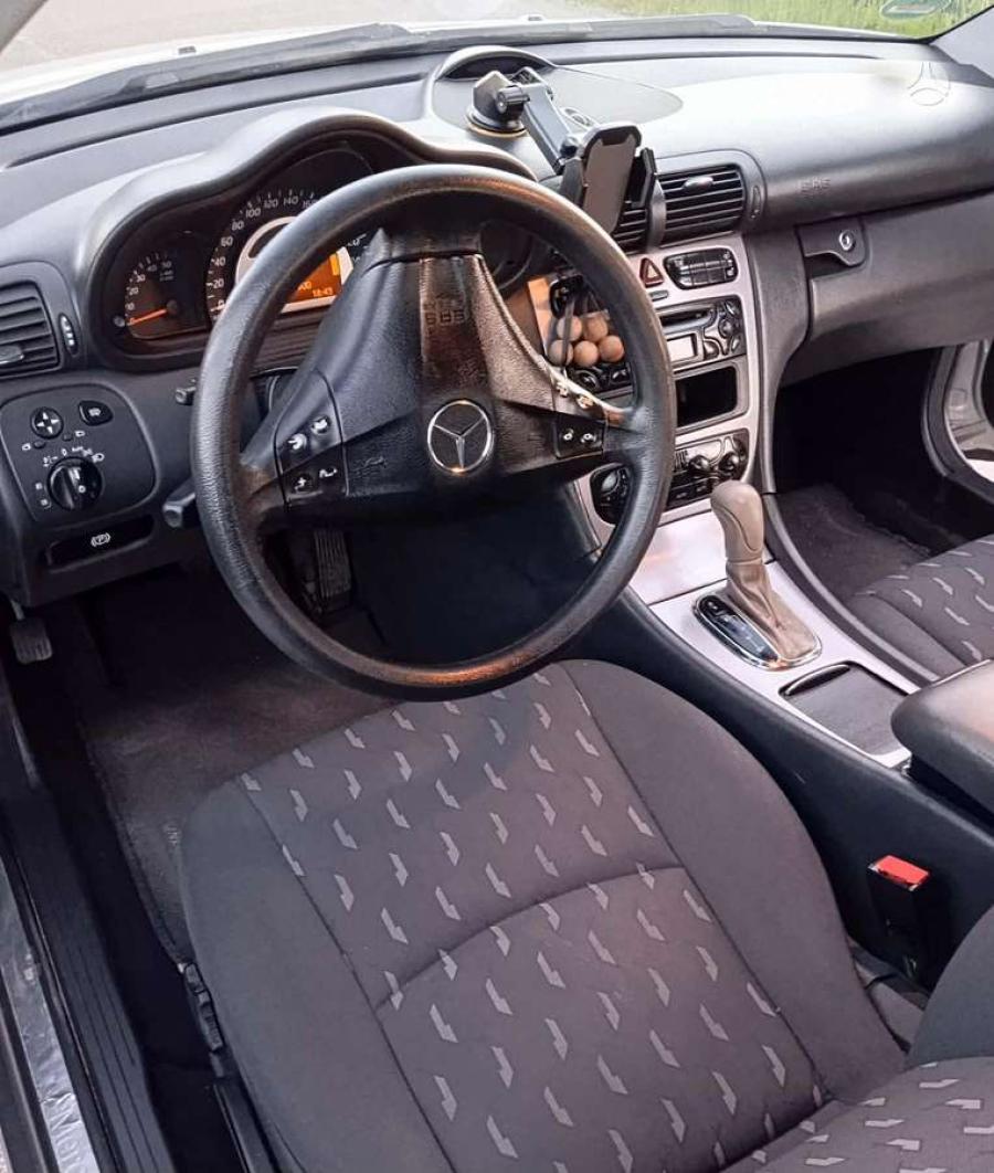 Pelēks Mercedes-Benz c-220 2003 Radviliškis, ar dzinēja tilpumu 2.15 L un nobraukumu 350 tūkst. km par 2200 €, foto 5 vietnē AUTOMOTO.COM.LV