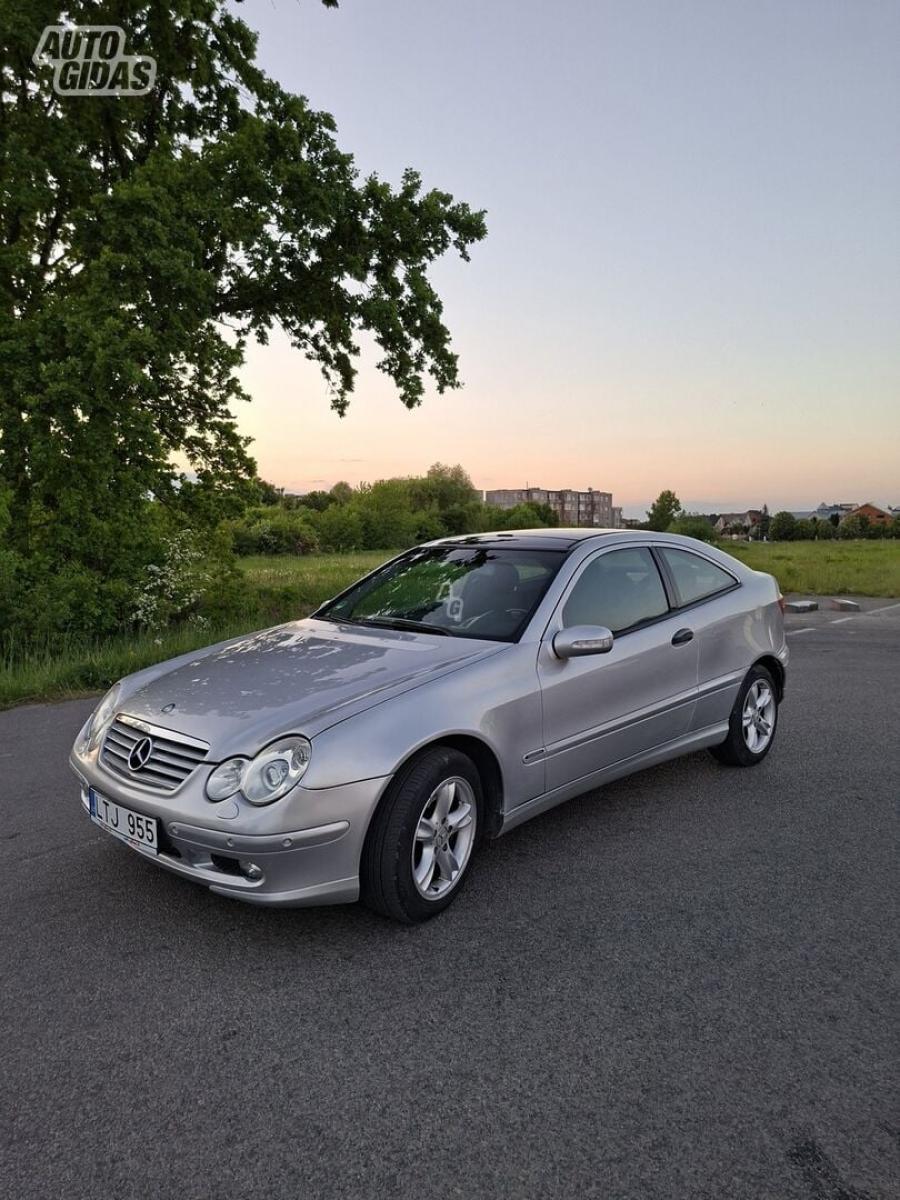 Grey Mercedes-Benz c-220 2003 in Radviliskis, with an engine capacity of 2.20 L and mileage of 350 thousand km for 2050 €, photo 1 on AUTOMOTO.COM.LV