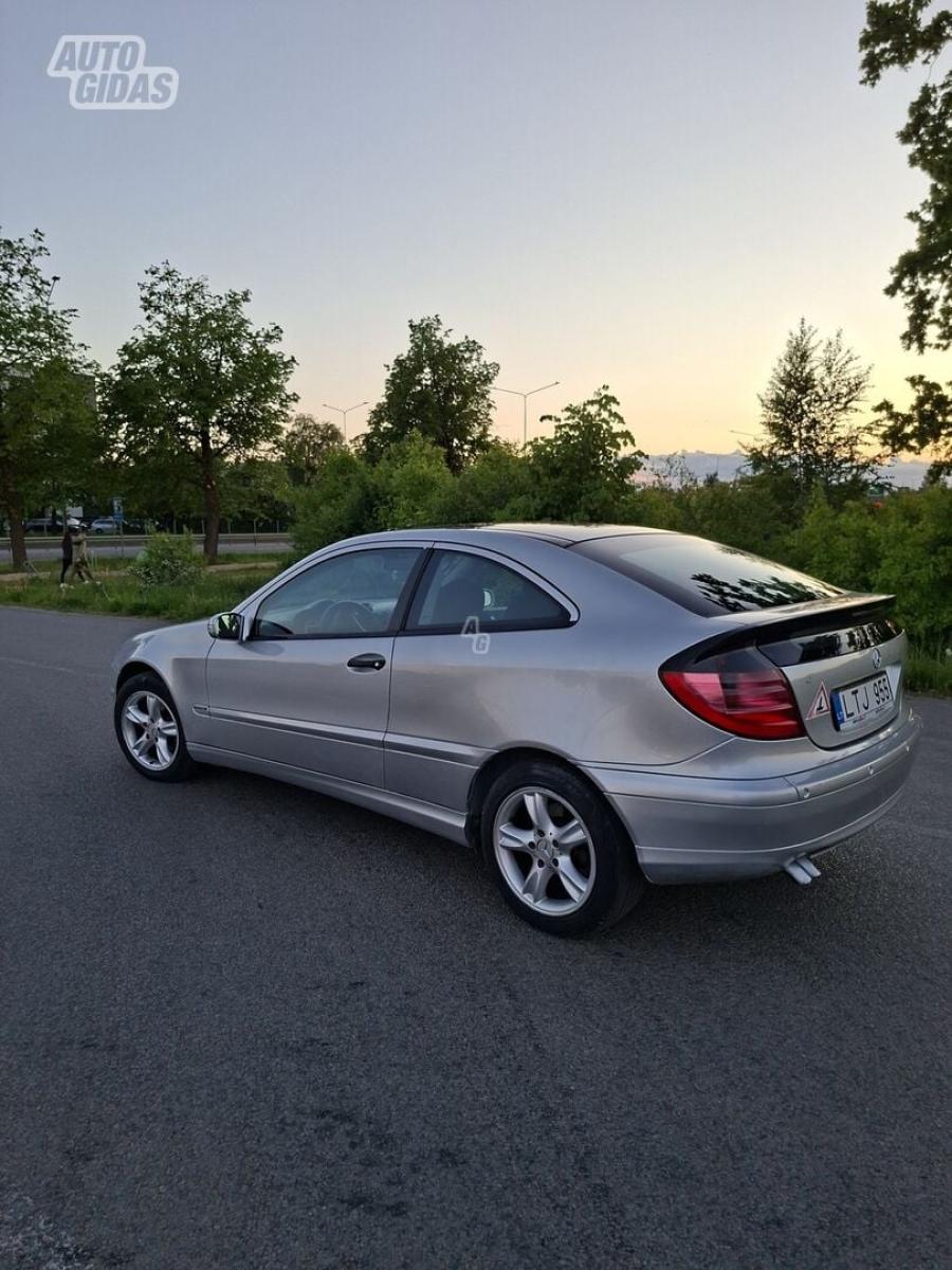 Grey Mercedes-Benz c-220 2003 in Radviliskis, with an engine capacity of 2.20 L and mileage of 350 thousand km for 2050 €, photo 3 on AUTOMOTO.COM.LV