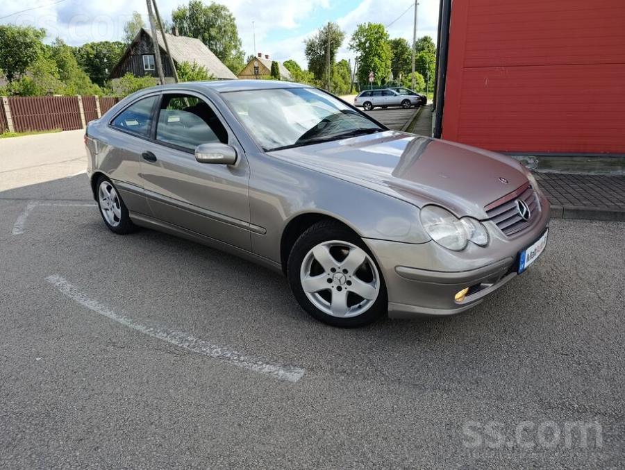 Grey Mercedes-Benz c-220 2004 in Rezekne, with an engine capacity of 2.20 L and mileage of 0 thousand km for 2450 €, photo 1 on AUTOMOTO.COM.LV