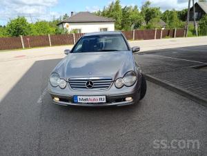 Grey Mercedes-Benz c-220 2004 in Rezekne, with an engine capacity of 2.20 L and mileage of 0 thousand km for 2450 €, photo 2 on AUTOMOTO.COM.LV
