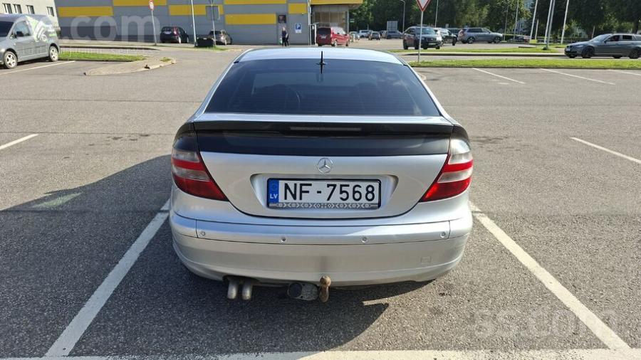 Grey Mercedes-Benz c-220 2004 in Limbazi, with an engine capacity of 2.20 L and mileage of 379 thousand km for 1100 €, photo 3 on AUTOMOTO.COM.LV