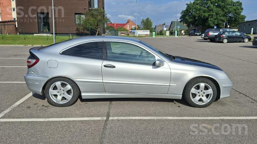 Grey Mercedes-Benz c-220 2004 in Limbazi, with an engine capacity of 2.20 L and mileage of 379 thousand km for 1100 €, photo 6 on AUTOMOTO.COM.LV