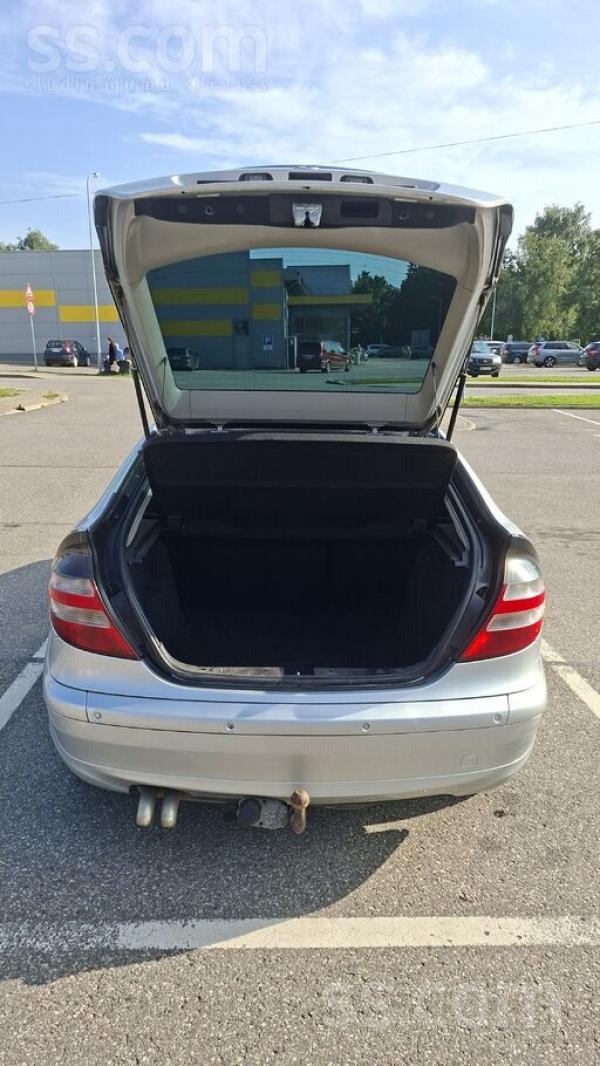 Pelēks Mercedes-Benz c-220 2004 Limbaži, ar dzinēja tilpumu 2.20 L un nobraukumu 379 tūkst. km par 1100 €, foto 6 vietnē AUTOMOTO.COM.LV