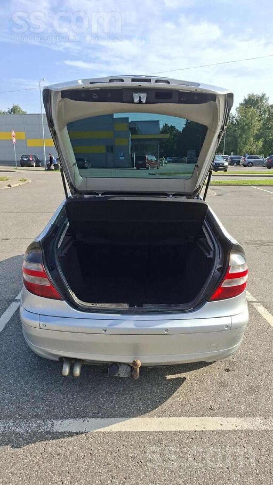 Grey Mercedes-Benz c-220 2004 in Limbazi, with an engine capacity of 2.20 L and mileage of 379 thousand km for 1100 €, photo 7 on AUTOMOTO.COM.LV