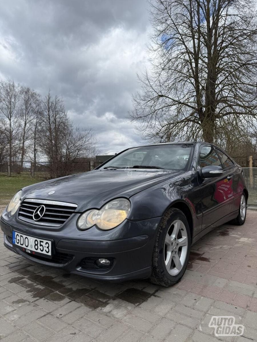 Grey Mercedes-Benz c-220 2006 in Vilnius, with an engine capacity of 2.20 L and mileage of 301 thousand km for 1500 €, photo 1 on AUTOMOTO.COM.LV