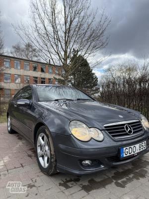 Grey Mercedes-Benz c-220 2006 in Vilnius, with an engine capacity of 2.20 L and mileage of 301 thousand km for 1500 €, photo 3 on AUTOMOTO.COM.LV