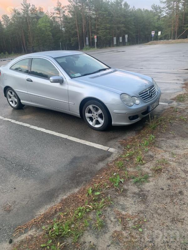Grey Mercedes-Benz c-220 2007 in Dobele, with an engine capacity of 2.20 L and mileage of 395 thousand km for 3200 €, photo 3 on AUTOMOTO.COM.LV