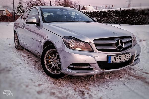 Pelēks Mercedes-Benz c-220 2011 Viļņa, ar dzinēja tilpumu 2.10 L un nobraukumu 370 tūkst. km par 7200 €, foto 1 vietnē AUTOMOTO.COM.LV