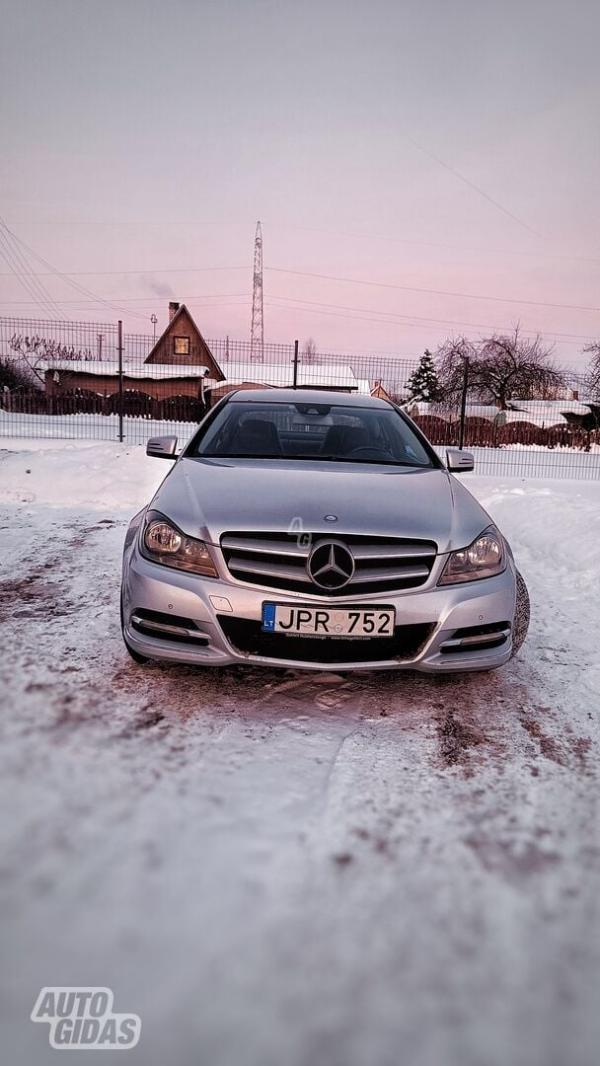 Grey Mercedes-Benz c-220 2011 in Vilnius, with an engine capacity of 2.10 L and mileage of 370 thousand km for 7200 €, photo 2 on AUTOMOTO.COM.LV