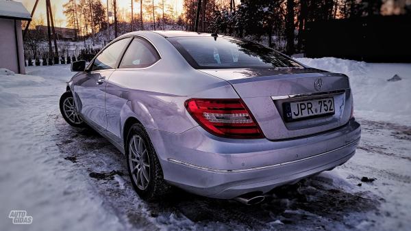 Grey Mercedes-Benz c-220 2011 in Vilnius, with an engine capacity of 2.10 L and mileage of 370 thousand km for 7200 €, photo 3 on AUTOMOTO.COM.LV