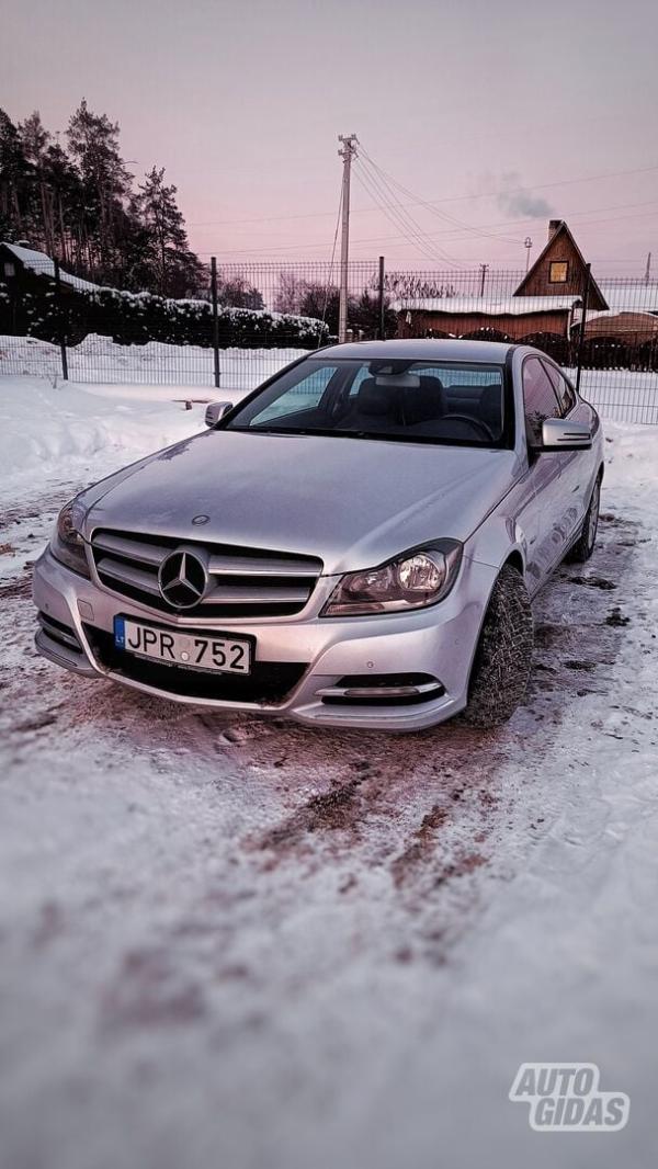 Grey Mercedes-Benz c-220 2011 in Vilnius, with an engine capacity of 2.10 L and mileage of 370 thousand km for 7200 €, photo 4 on AUTOMOTO.COM.LV