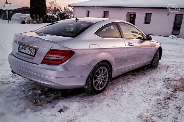 Grey Mercedes-Benz c-220 2011 in Vilnius, with an engine capacity of 2.10 L and mileage of 370 thousand km for 7200 €, photo 5 on AUTOMOTO.COM.LV