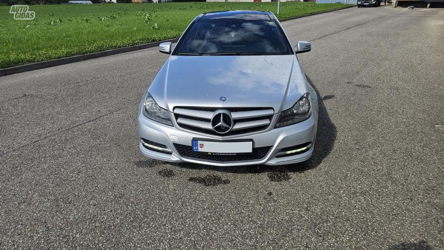 Pelēks Mercedes-Benz c-220 2011 Marijampole, ar dzinēja tilpumu 2.10 L un nobraukumu 353 tūkst. km par 6700 €, foto 1 vietnē AUTOMOTO.COM.LV
