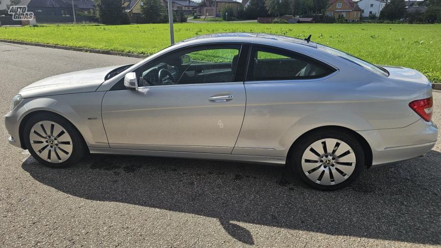 Pelēks Mercedes-Benz c-220 2011 Marijampole, ar dzinēja tilpumu 2.10 L un nobraukumu 353 tūkst. km par 6700 €, foto 4 vietnē AUTOMOTO.COM.LV