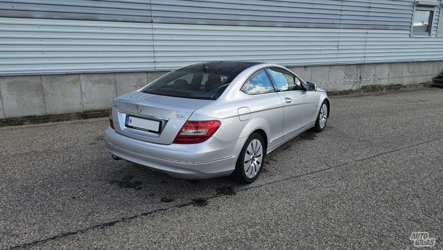 Pelēks Mercedes-Benz c-220 2011 Marijampole, ar dzinēja tilpumu 2.10 L un nobraukumu 353 tūkst. km par 6700 €, foto 6 vietnē AUTOMOTO.COM.LV