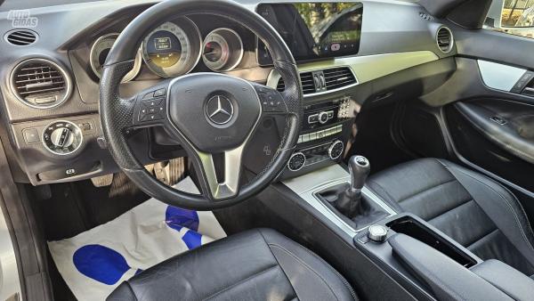 Pelēks Mercedes-Benz c-220 2011 Marijampole, ar dzinēja tilpumu 2.10 L un nobraukumu 353 tūkst. km par 6700 €, foto 7 vietnē AUTOMOTO.COM.LV