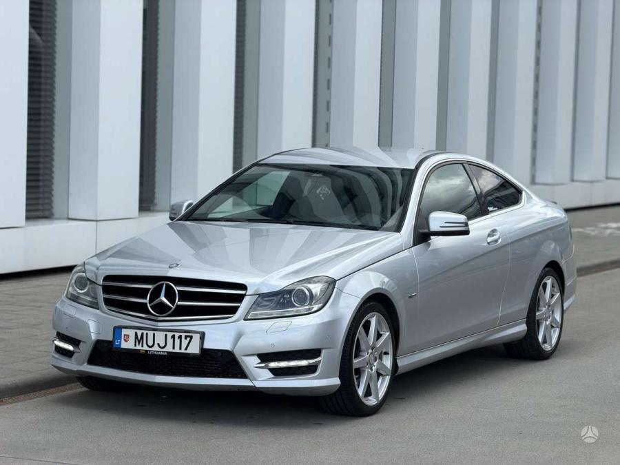 Grey Mercedes-Benz c-220 2013 in Vilnius, with an engine capacity of 2.14 L and mileage of 305 thousand km for 6699 €, photo 3 on AUTOMOTO.COM.LV
