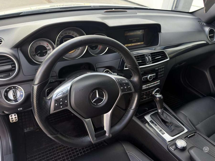 Grey Mercedes-Benz c-220 2013 in Vilnius, with an engine capacity of 2.14 L and mileage of 305 thousand km for 6699 €, photo 23 on AUTOMOTO.COM.LV