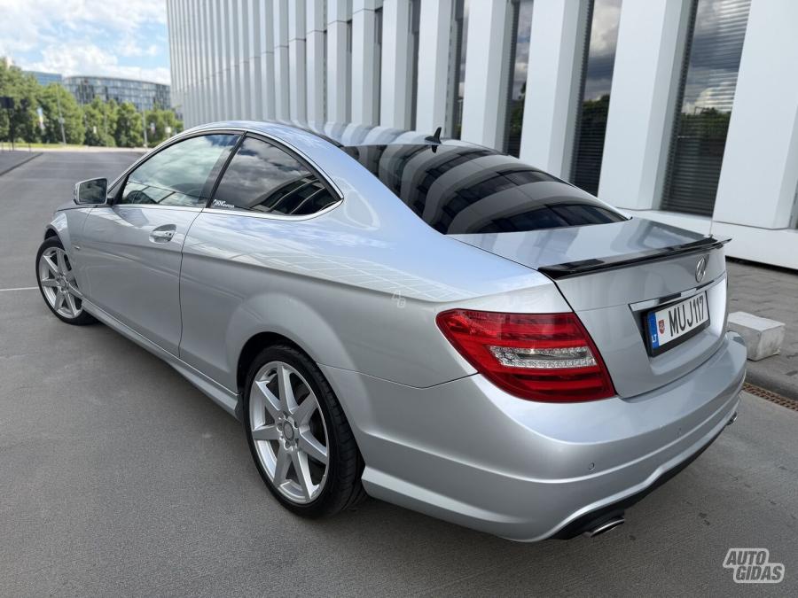 Pelēks Mercedes-Benz c-220 2013 Viļņa, ar dzinēja tilpumu 2.20 L un nobraukumu 305 tūkst. km par 6699 €, foto 19 vietnē AUTOMOTO.COM.LV