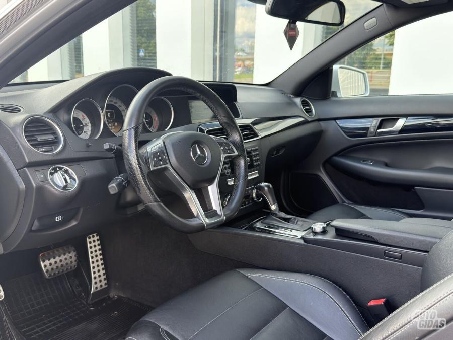Pelēks Mercedes-Benz c-220 2013 Viļņa, ar dzinēja tilpumu 2.20 L un nobraukumu 305 tūkst. km par 6699 €, foto 21 vietnē AUTOMOTO.COM.LV