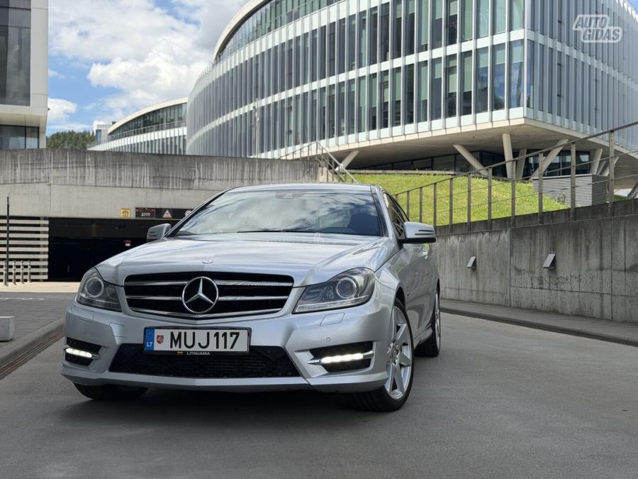 Grey Mercedes-Benz c-220 2013 in Vilnius, with an engine capacity of 2.10 L and mileage of 305 thousand km for 6500 €, photo 10 on AUTOMOTO.COM.LV