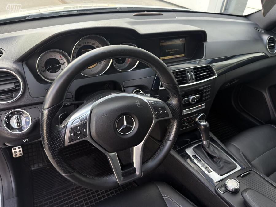 Grey Mercedes-Benz c-220 2013 in Vilnius, with an engine capacity of 2.10 L and mileage of 305 thousand km for 6500 €, photo 18 on AUTOMOTO.COM.LV