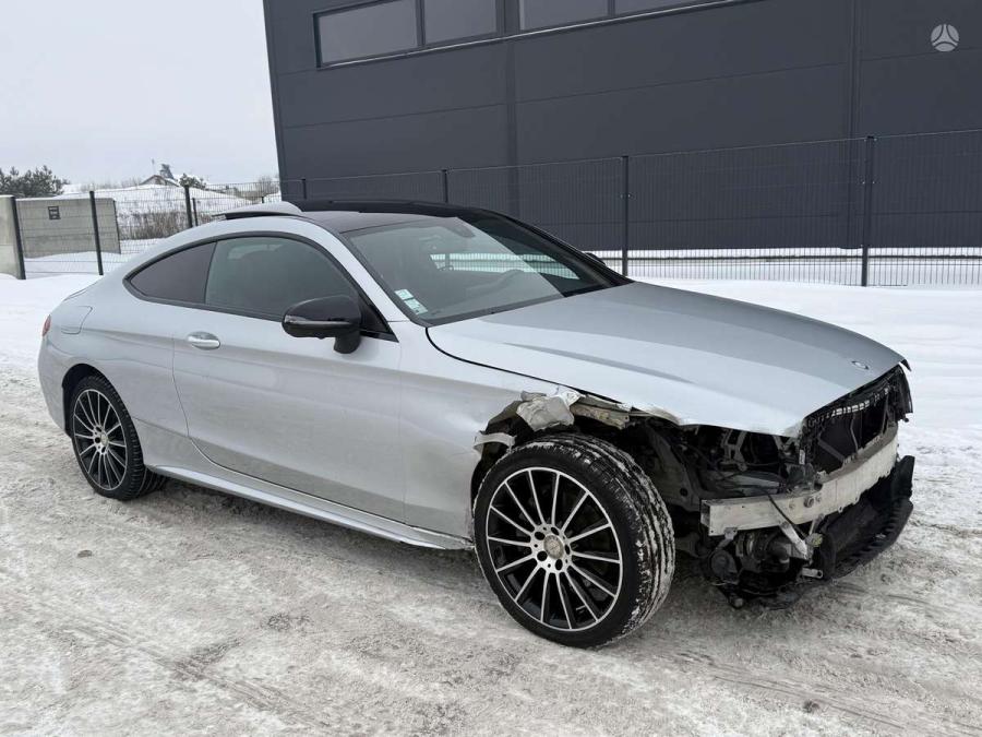 Grey Mercedes-Benz c-220 2017 in Kaunas, with an engine capacity of 2.14 L and mileage of 92 thousand km for 13700 €, photo 6 on AUTOMOTO.COM.LV