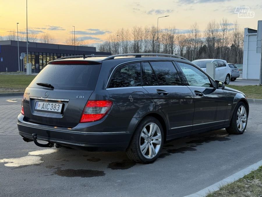 Pelēks Mercedes-Benz c-220 2009 Viļņa, ar dzinēja tilpumu 2.20 L un nobraukumu 288 tūkst. km par 5500 €, foto 7 vietnē AUTOMOTO.COM.LV