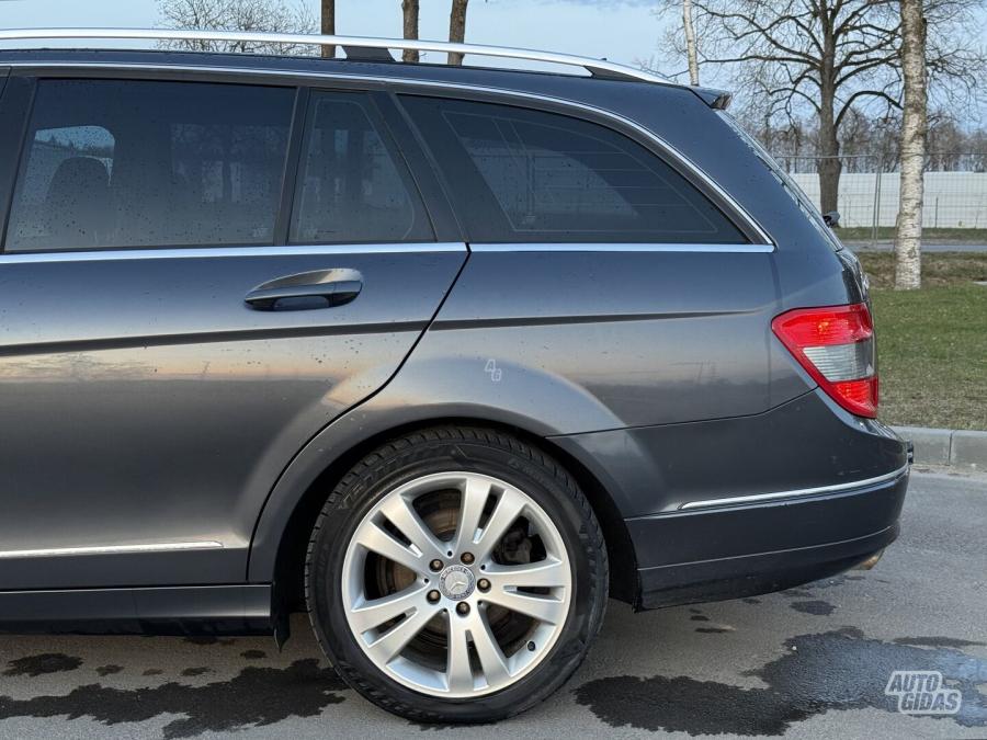 Pelēks Mercedes-Benz c-220 2009 Viļņa, ar dzinēja tilpumu 2.20 L un nobraukumu 288 tūkst. km par 5500 €, foto 13 vietnē AUTOMOTO.COM.LV