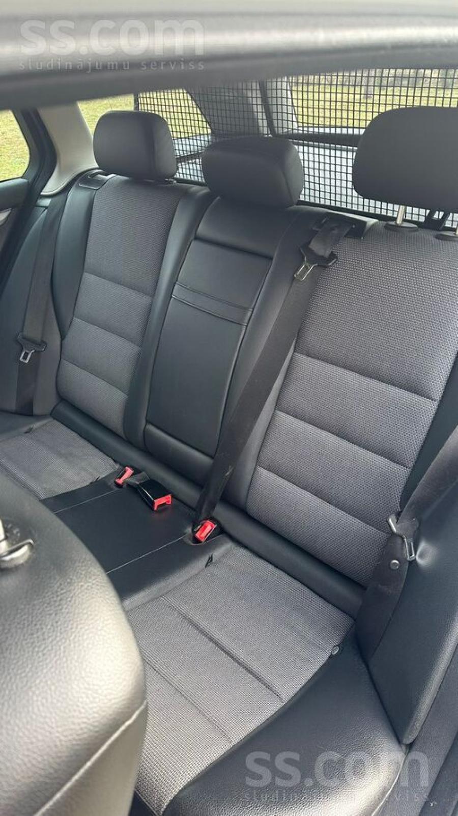 Pelēks Mercedes-Benz c-220 2009 Tukums, ar dzinēja tilpumu 2.20 L un nobraukumu 283 tūkst. km par 2599 €, foto 15 vietnē AUTOMOTO.COM.LV