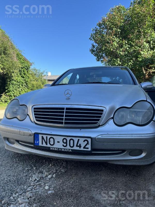 Pelēks Mercedes-Benz c-220 2000 Ogre, ar dzinēja tilpumu 2.20 L un nobraukumu 489 tūkst. km par 1200 €, foto 1 vietnē AUTOMOTO.COM.LV
