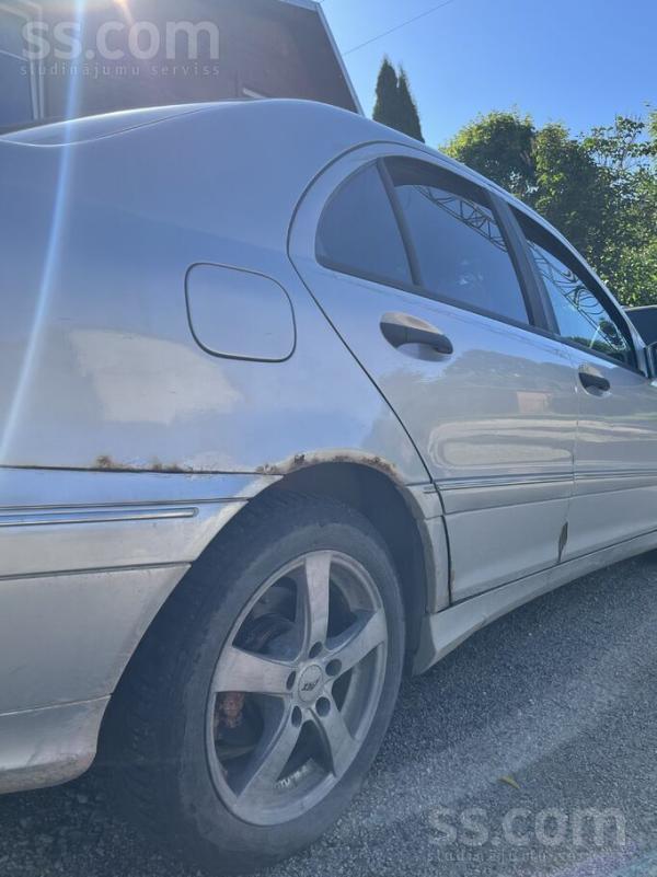 Pelēks Mercedes-Benz c-220 2000 Ogre, ar dzinēja tilpumu 2.20 L un nobraukumu 489 tūkst. km par 1200 €, foto 2 vietnē AUTOMOTO.COM.LV