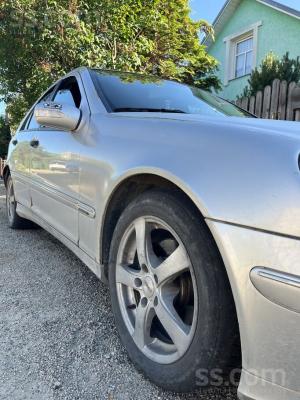 Grey Mercedes-Benz c-220 2000 in Ogre, with an engine capacity of 2.20 L and mileage of 489 thousand km for 1200 €, photo 4 on AUTOMOTO.COM.LV