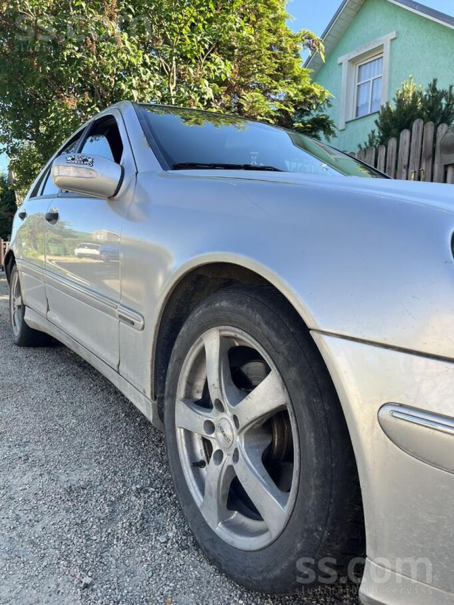 Grey Mercedes-Benz c-220 2000 in Ogre, with an engine capacity of 2.20 L and mileage of 489 thousand km for 1200 €, photo 4 on AUTOMOTO.COM.LV