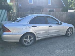 Grey Mercedes-Benz c-220 2000 in Ogre, with an engine capacity of 2.20 L and mileage of 489 thousand km for 1200 €, photo 5 on AUTOMOTO.COM.LV
