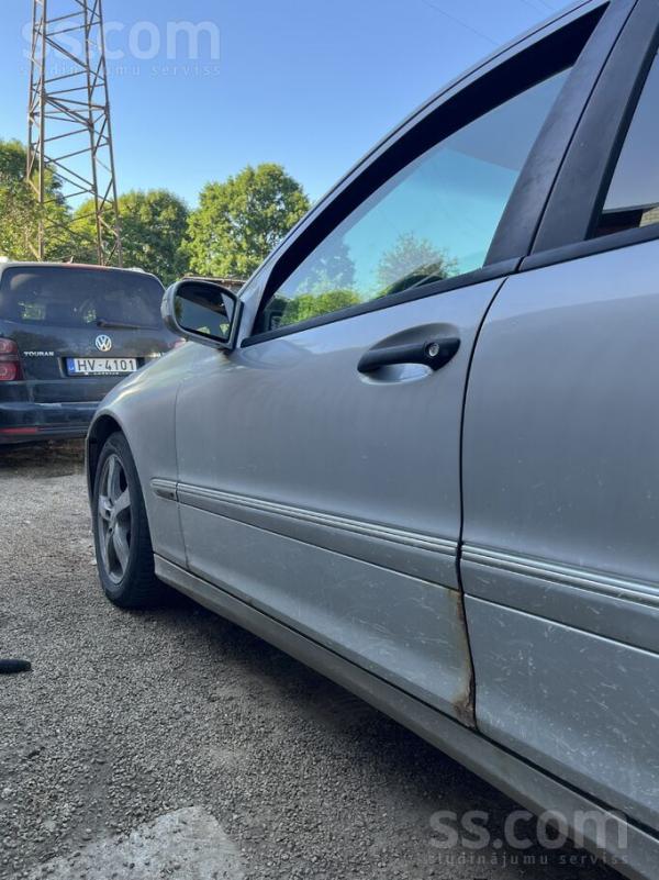 Pelēks Mercedes-Benz c-220 2000 Ogre, ar dzinēja tilpumu 2.20 L un nobraukumu 489 tūkst. km par 1200 €, foto 10 vietnē AUTOMOTO.COM.LV