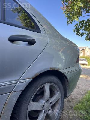 Grey Mercedes-Benz c-220 2000 in Ogre, with an engine capacity of 2.20 L and mileage of 489 thousand km for 1200 €, photo 12 on AUTOMOTO.COM.LV