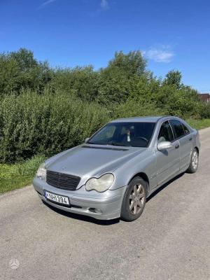 Pelēks Mercedes-Benz c-220 2000 Panevēža, ar dzinēja tilpumu 2.15 L un nobraukumu 450 tūkst. km par 850 €, foto 3 vietnē AUTOMOTO.COM.LV