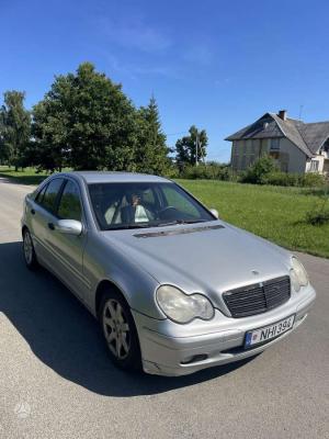 Pelēks Mercedes-Benz c-220 2000 Panevēža, ar dzinēja tilpumu 2.15 L un nobraukumu 450 tūkst. km par 850 €, foto 4 vietnē AUTOMOTO.COM.LV