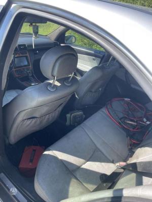 Pelēks Mercedes-Benz c-220 2000 Panevēža, ar dzinēja tilpumu 2.15 L un nobraukumu 450 tūkst. km par 850 €, foto 7 vietnē AUTOMOTO.COM.LV