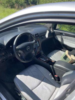 Pelēks Mercedes-Benz c-220 2000 Panevēža, ar dzinēja tilpumu 2.15 L un nobraukumu 450 tūkst. km par 850 €, foto 8 vietnē AUTOMOTO.COM.LV