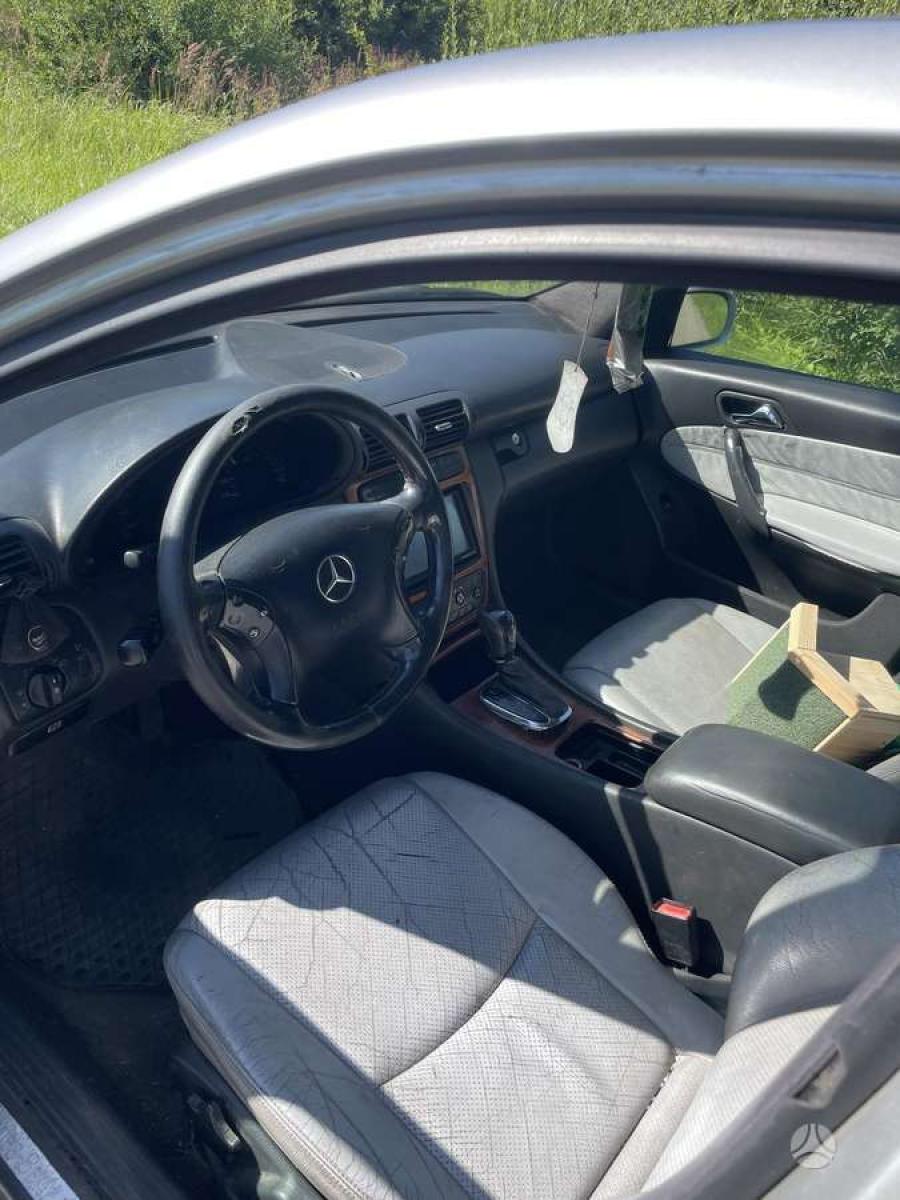 Pelēks Mercedes-Benz c-220 2000 Panevēža, ar dzinēja tilpumu 2.15 L un nobraukumu 450 tūkst. km par 850 €, foto 8 vietnē AUTOMOTO.COM.LV