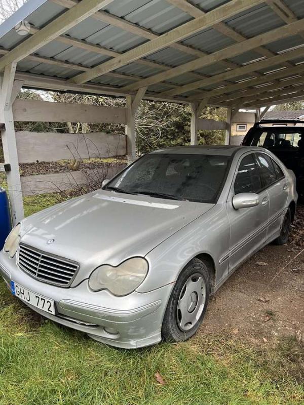 Grey Mercedes-Benz c-220 2001 in Kaunas, with an engine capacity of 2.15 L and mileage of 300 thousand km for 650 €, photo 1 on AUTOMOTO.COM.LV