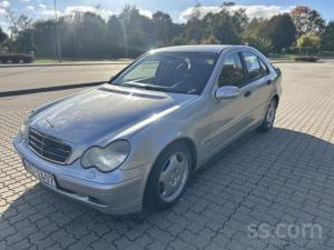 Pelēks Mercedes-Benz c-220 2001 Saldus, ar dzinēja tilpumu 2.20 L un nobraukumu 390 tūkst. km par 1000 €, foto  vietnē AUTOMOTO.COM.LV