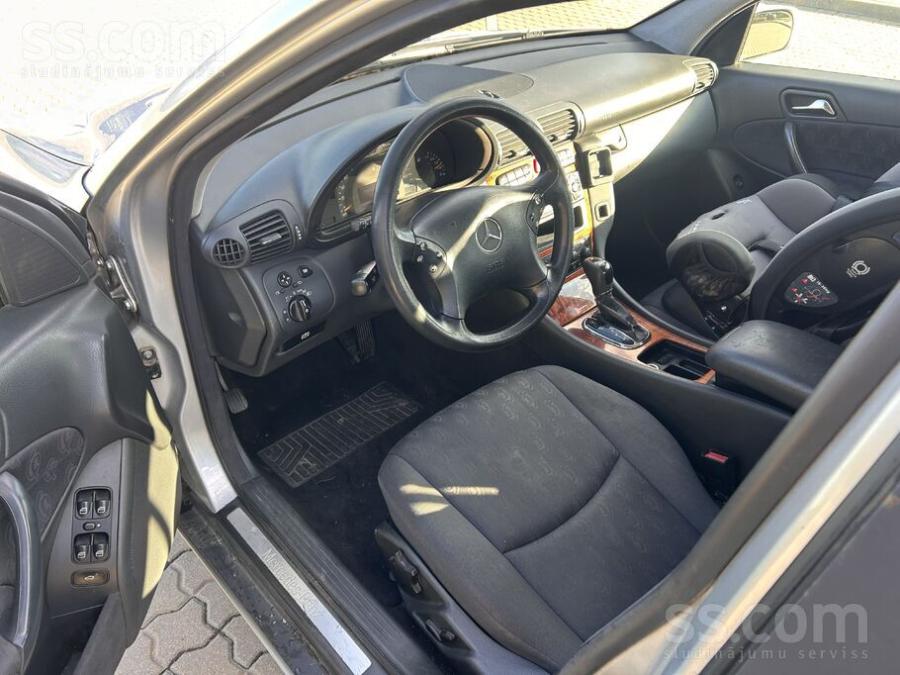 Pelēks Mercedes-Benz c-220 2001 Saldus, ar dzinēja tilpumu 2.20 L un nobraukumu 390 tūkst. km par 1000 €, foto 3 vietnē AUTOMOTO.COM.LV