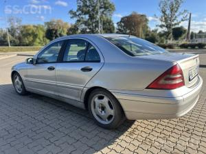 Pelēks Mercedes-Benz c-220 2001 Saldus, ar dzinēja tilpumu 2.20 L un nobraukumu 390 tūkst. km par 1000 €, foto 4 vietnē AUTOMOTO.COM.LV